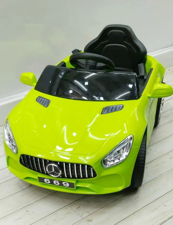 Benjee style kids car with door open and usb